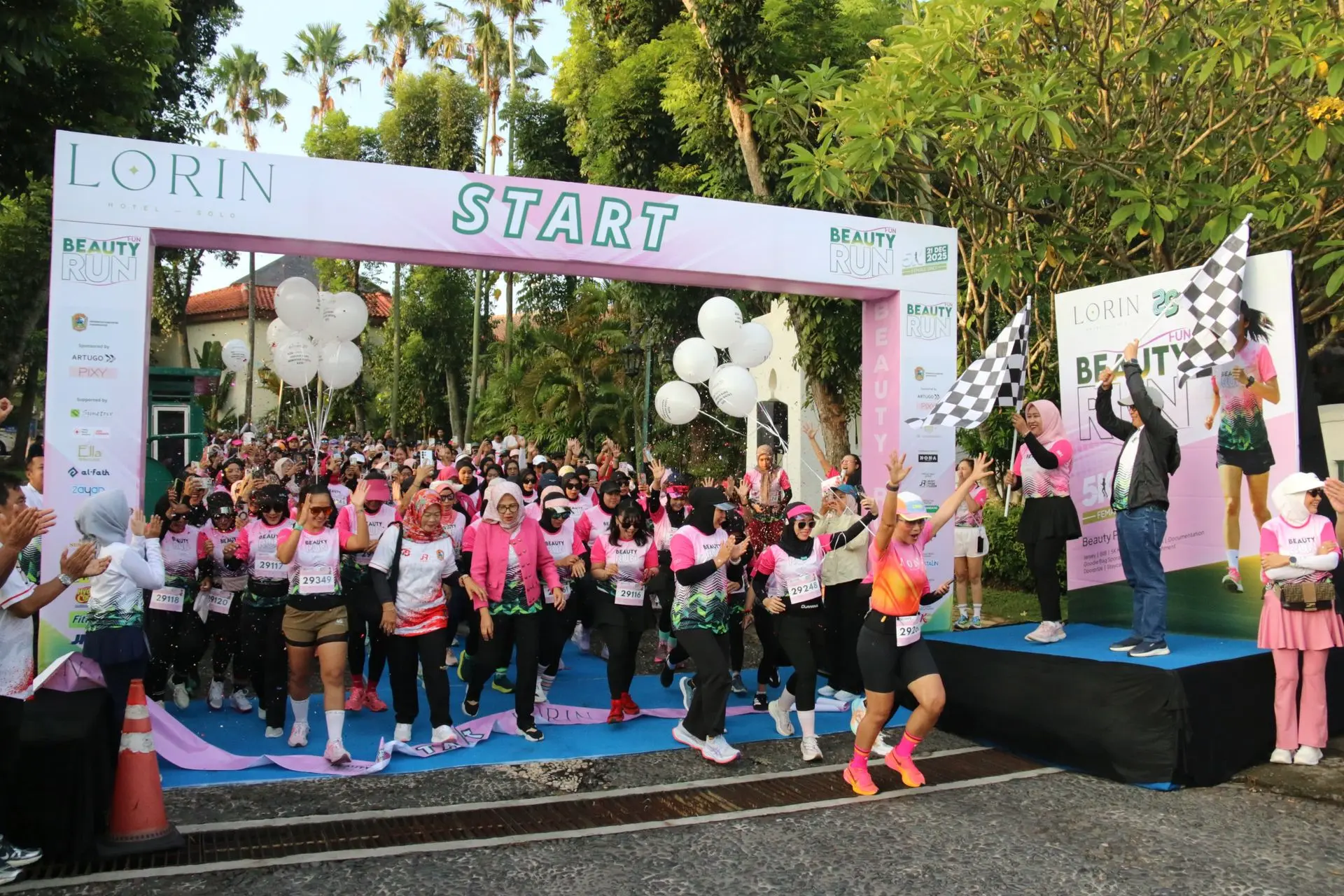 Pecah! Event Lorin Fun Beauty Run Sukses Bikin Pink Colomadu
